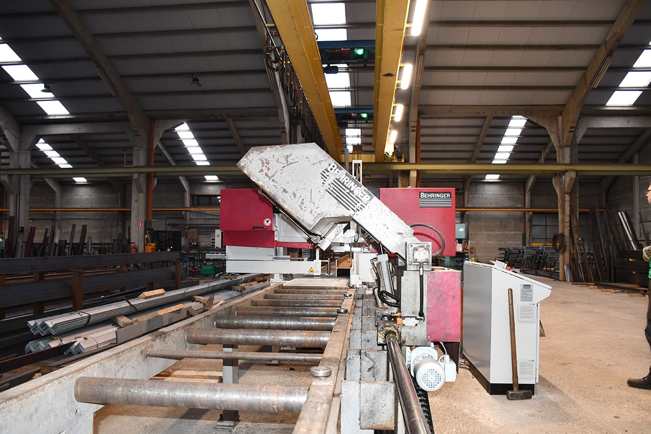 Nouvelle machine à scier semi-automatique pour le commerce d'acier ...